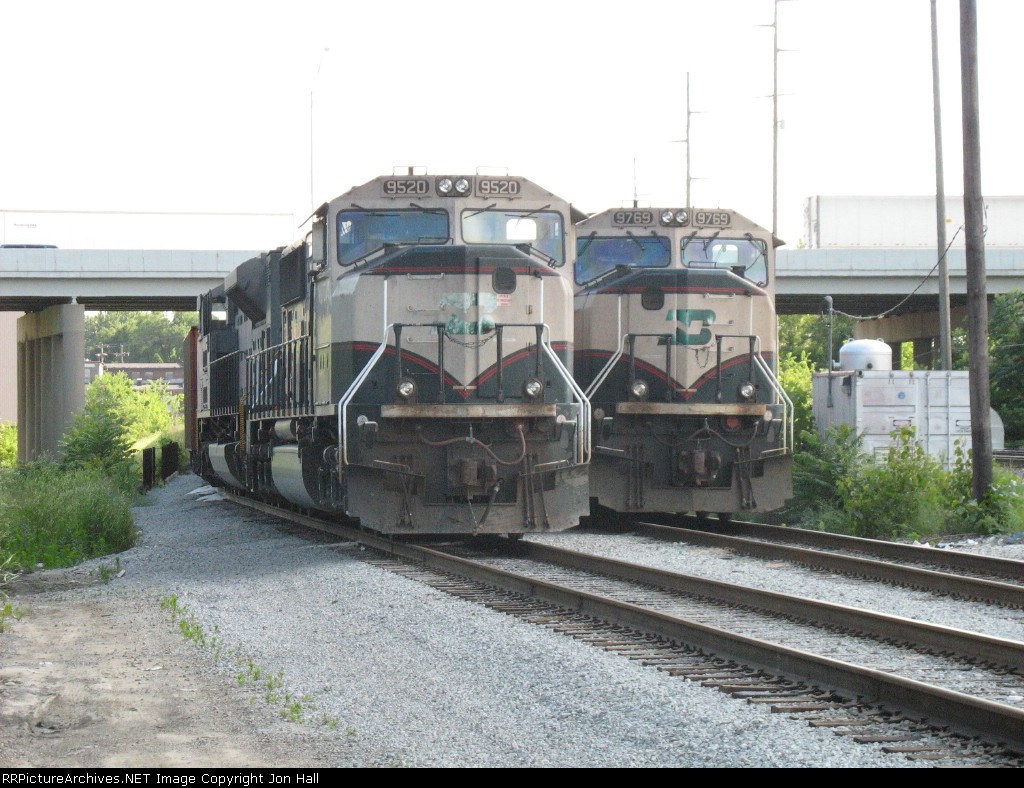 BN 9520 & BNSF 9769 sitting side by side short of Phillips Ave